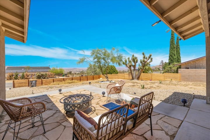 3 Bdrm Luxury Gated Retreat Views & Comfort - Joshua Tree, CA