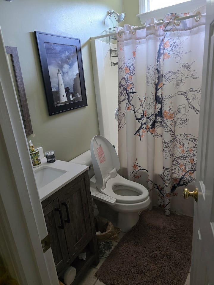 Room With Washer And Dryer - Hampton, VA
