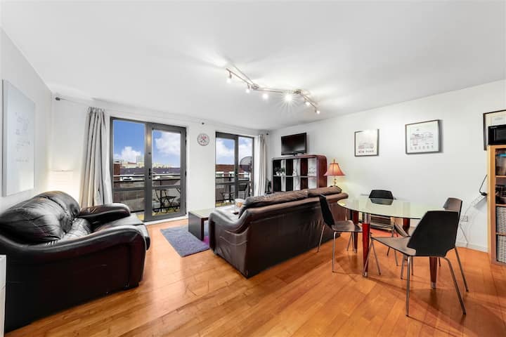 Your Dublin Base: Large 3br By Train & Canal - Dublin