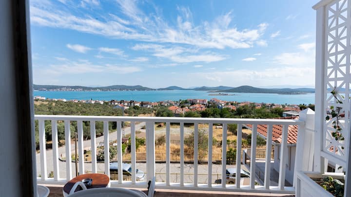 Cunda Piano Otel
(Deniz Man. ÇIft Kişilik Oda) - Cunda Adası