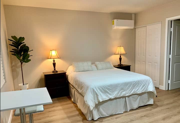 Chic Spanish-style Guest Suite. Ventura, Ca - Ventura, CA