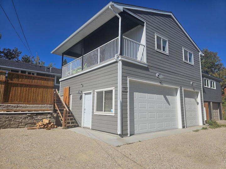 New Carriage Suite In Nw Close To Uofc - Calgary