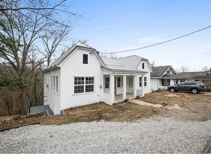 Bridge Rd 3br House + Basement! - Charleston, WV