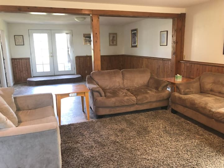 Cozy, Spacious, 3-bedroom Apt - Anchorage