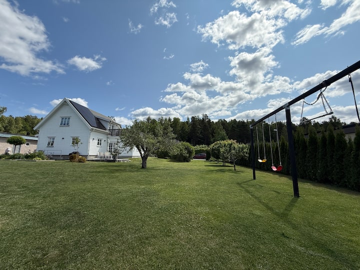 Mysig Villa Med Stor Trädgård - Jönköping