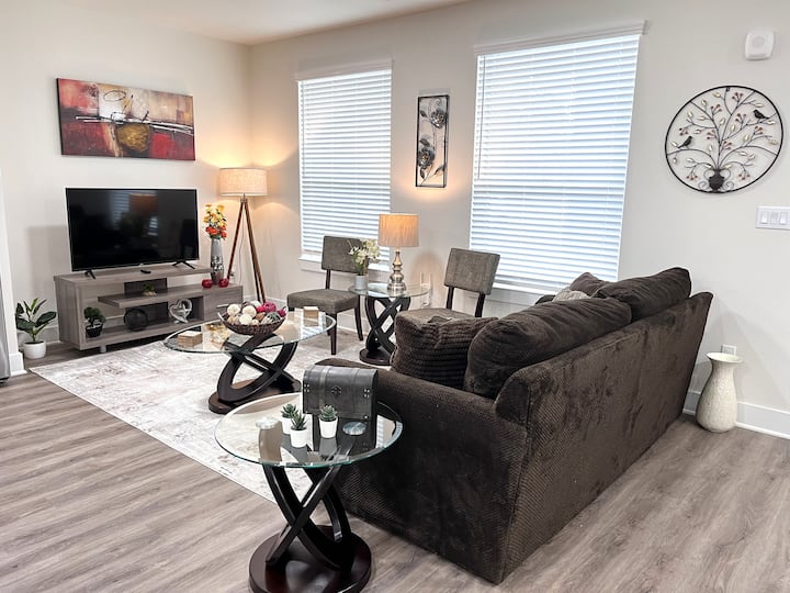 King Bed, 2br Ground Floor Apt - The Woodlands, TX
