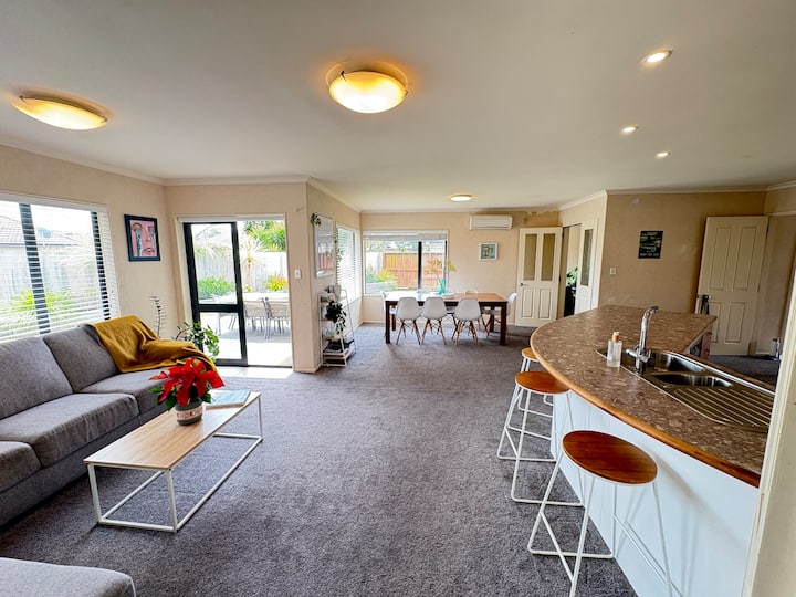 Family Beach Getaway! - Papamoa