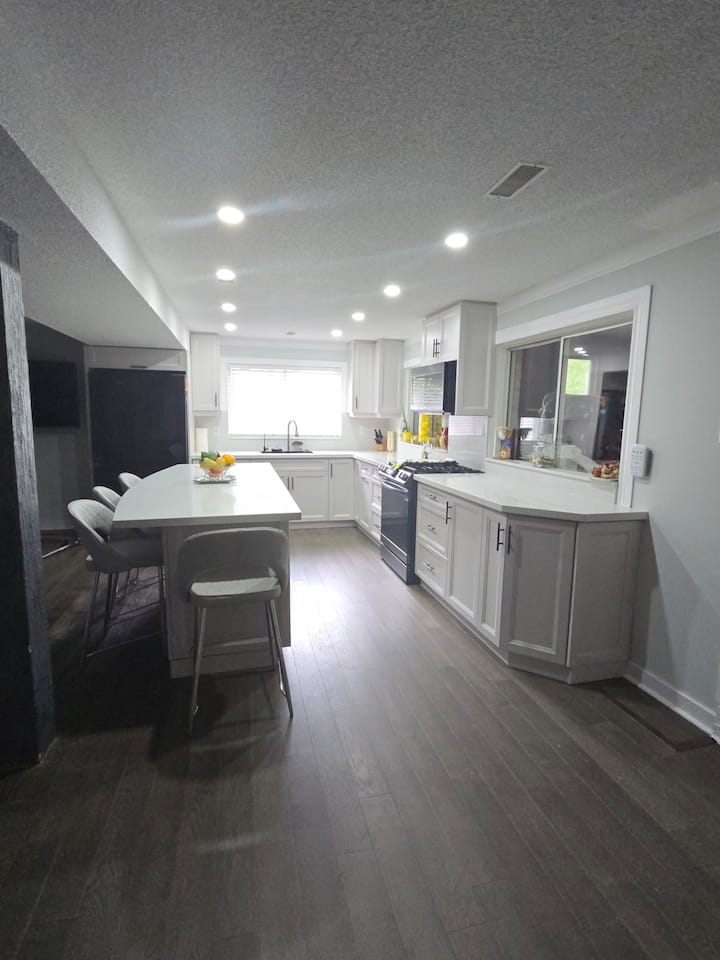 Charming Home By The Lake - Innisfil