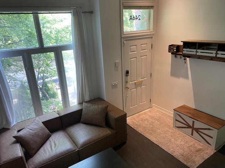 House Downtown 2br/2ba + Parking | Near Eaton Ctr - Toronto