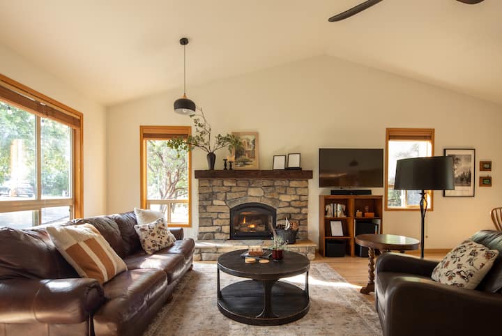 The Moth @ Mariposa Ponderosa*new Listing* - Yosemite National Park, CA