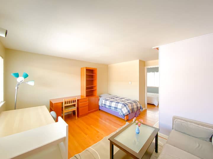 3-minutes Walk To Uw Link Clean Fast Internet (38) - Seattle