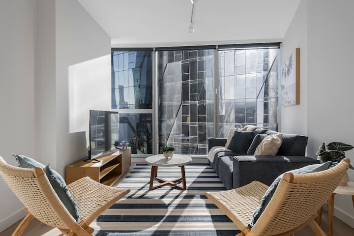 Bright 1br W/ Pool & Gym ~ Best Location In Melb! - Melbourne