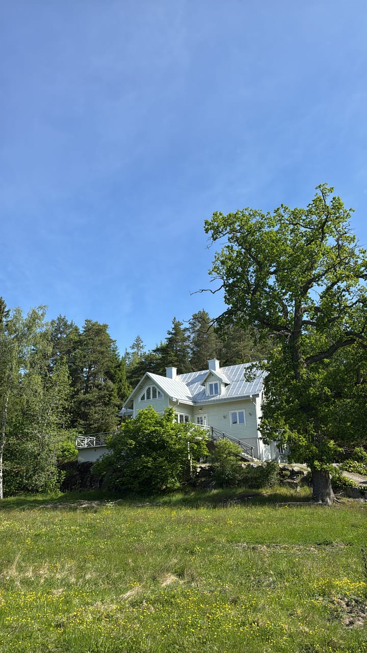 Stor Villa I Svinninge - Vaxholm