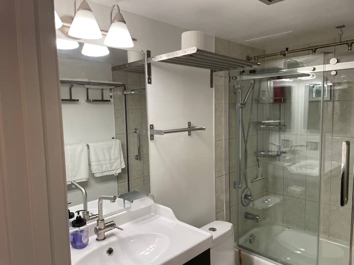 Downtown Bachelor Unit - Calgary