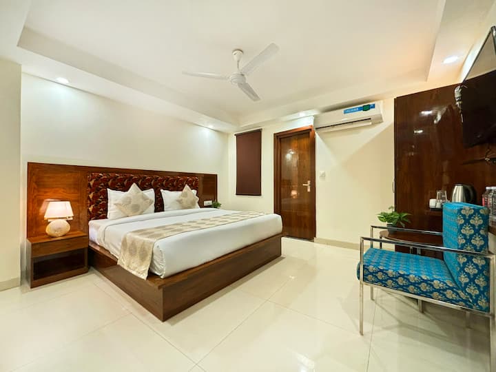 Emblem Suites At Delhi Airport - Delhi