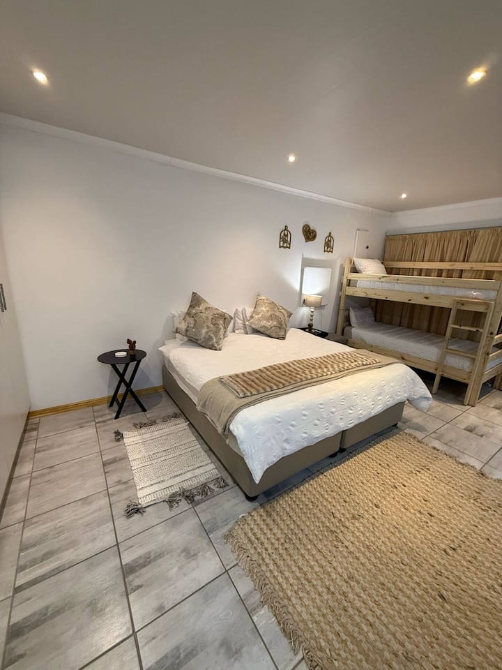 Neat
Modern
Spacious
Close To N1 - Bloemfontein