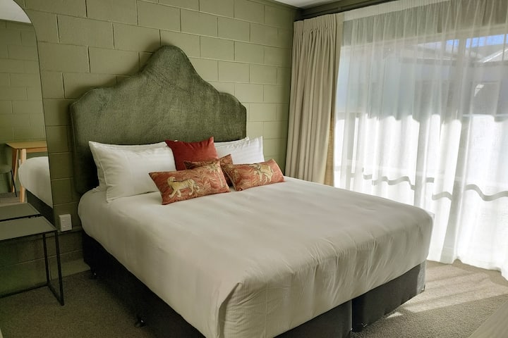 Elephant Unit - Napier