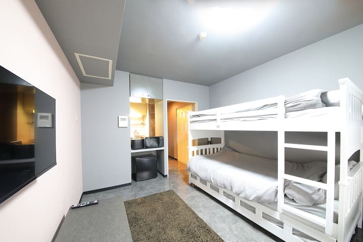 【貸切黒の部屋-Haru-102】大通公園すすきの徒歩圏内/2025リノベ/1階/エアコン/最大5人 - 札幌市