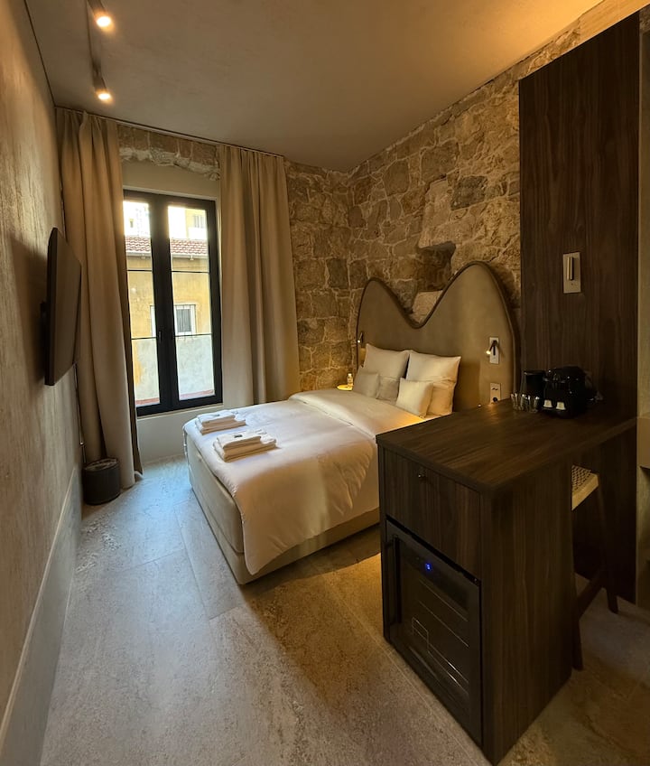 Double Room 14 With Private Bathroom - Nice