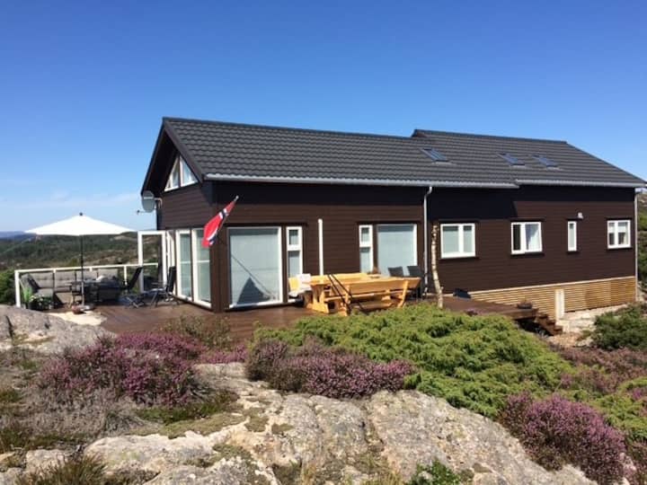 For Storfamilien. 
Utsikt Til Lindesnes Fyr. - Spangereid