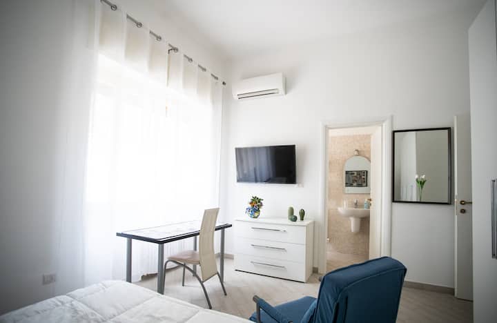 Camera 1 Con Bagno Indipendente E Cucina In Comune - Lecce, Italia