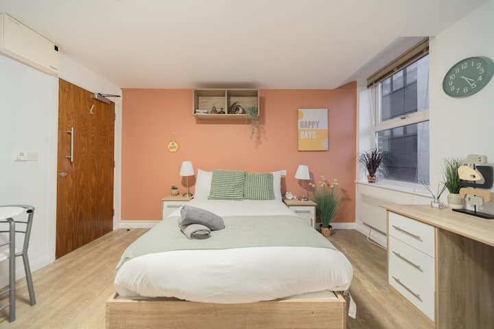 Large Studio | Simple City Stays - Sheffield