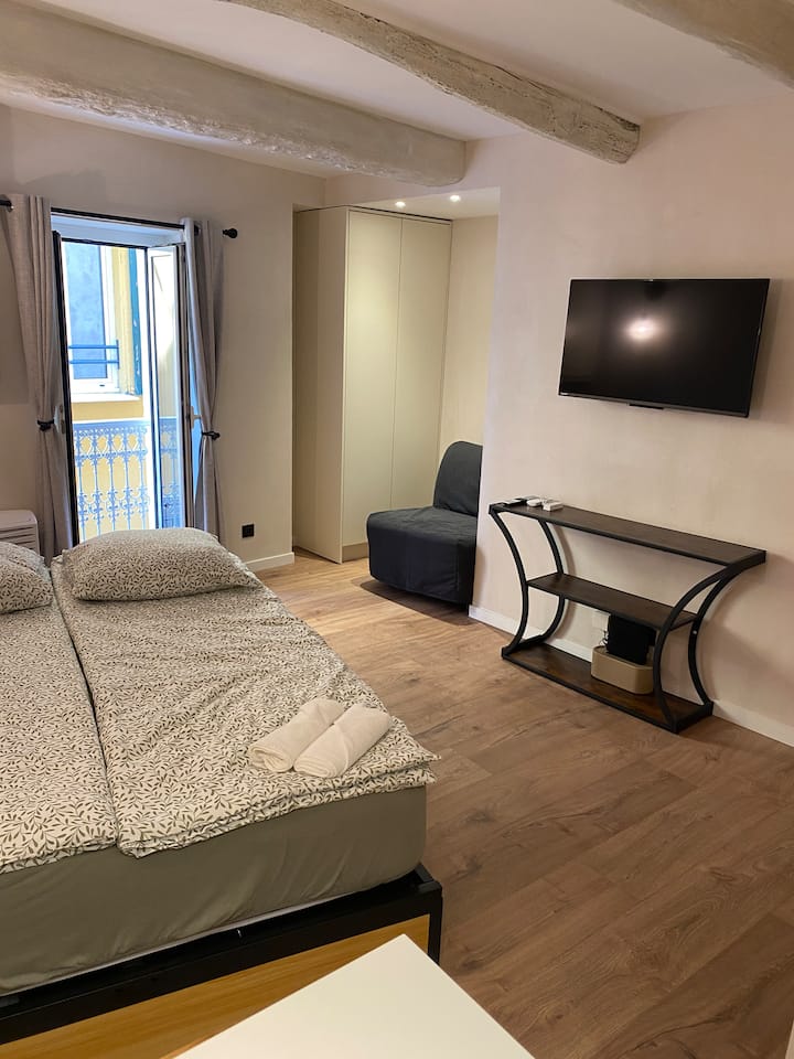 Refurbished Old Town Flat, Steps From The Beach - Plage Rondelli (Menton)