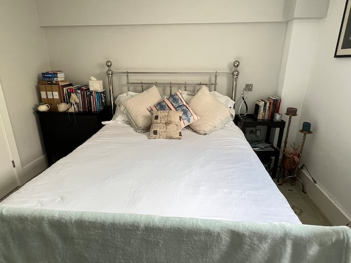 Cosy Room In A Modern Apartment - Cheltenham