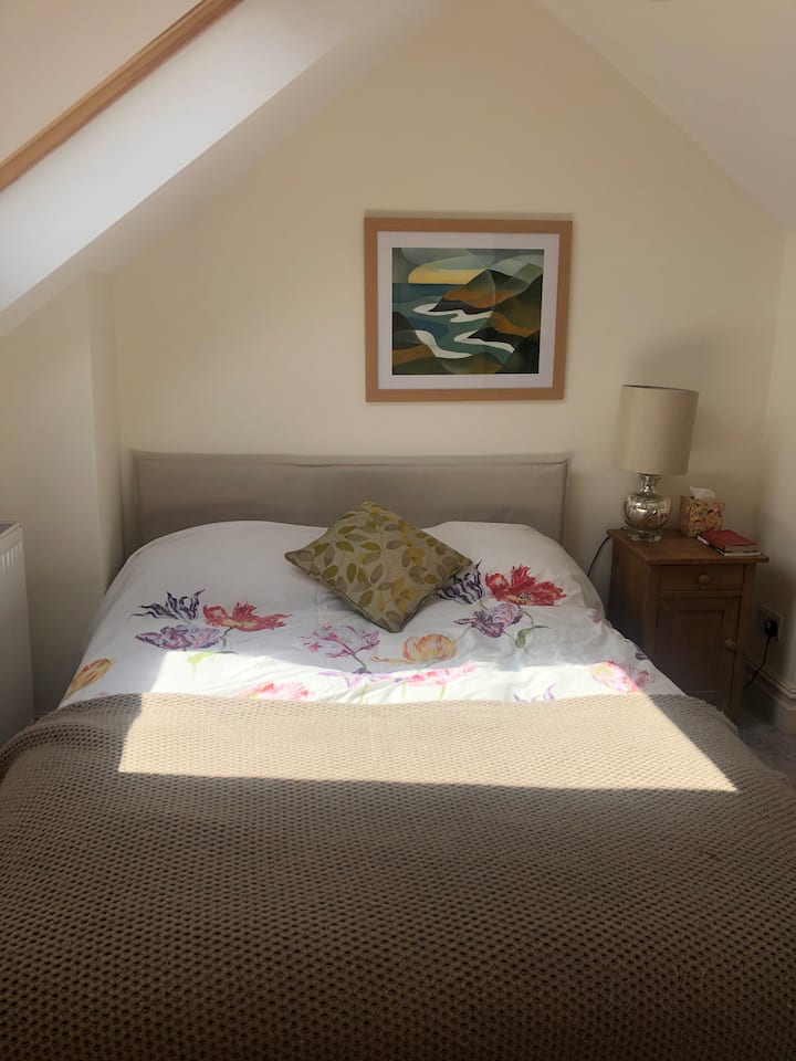 Lovely, Light, Loft Room - Bath! - Bath