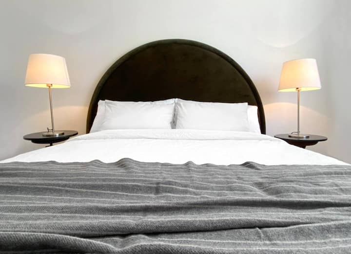 Private Gem On Upscale Leafy Boulevard - Stockholm