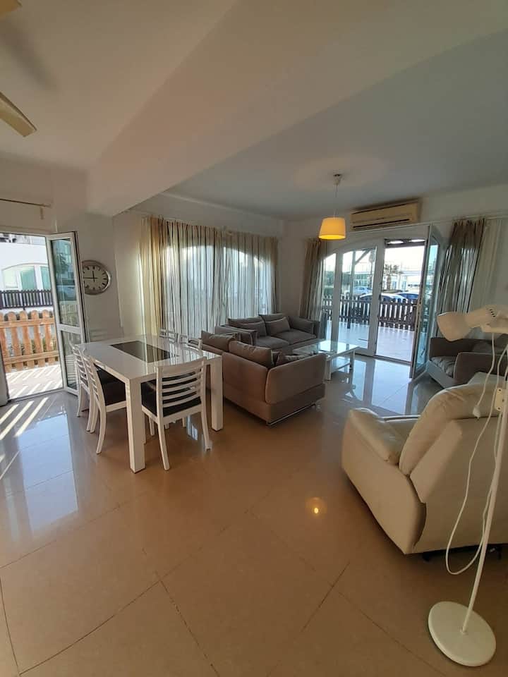 Three Bedroom Sea View Apartment - Газиверан