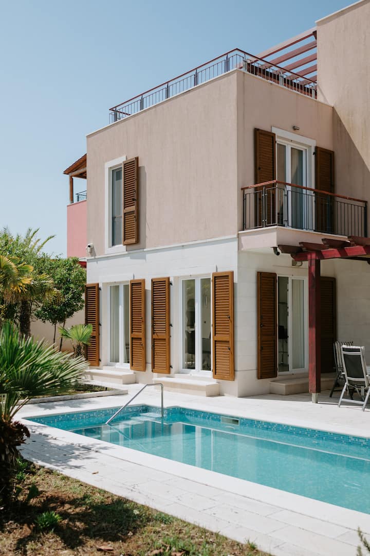 Villa Oleander: Pool & Rooftop Cinema - Supetar