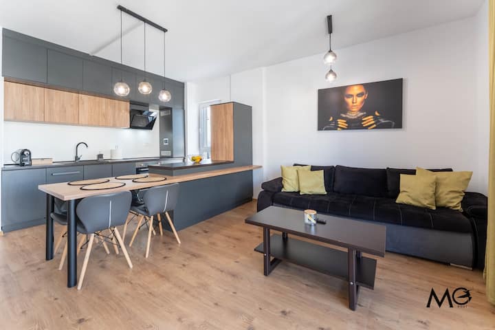 Mohost Nine | Modern Alphaville Stay W/ Views - Brașov