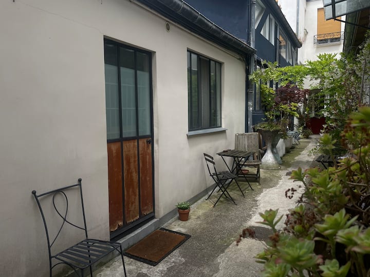 Petite Maison Buttes-chaumont - Paris