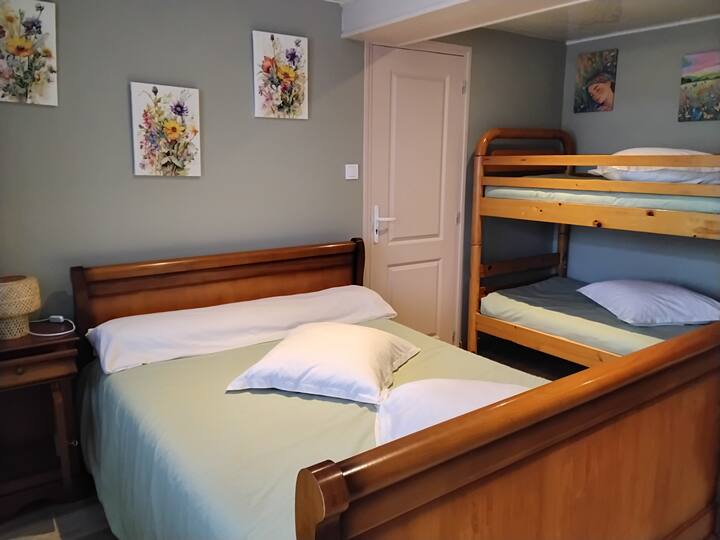 Chambre 4 Personnes - Charolles