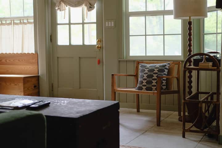 Innkeepers Cottage - Anchor Inn - Traverse City, MI