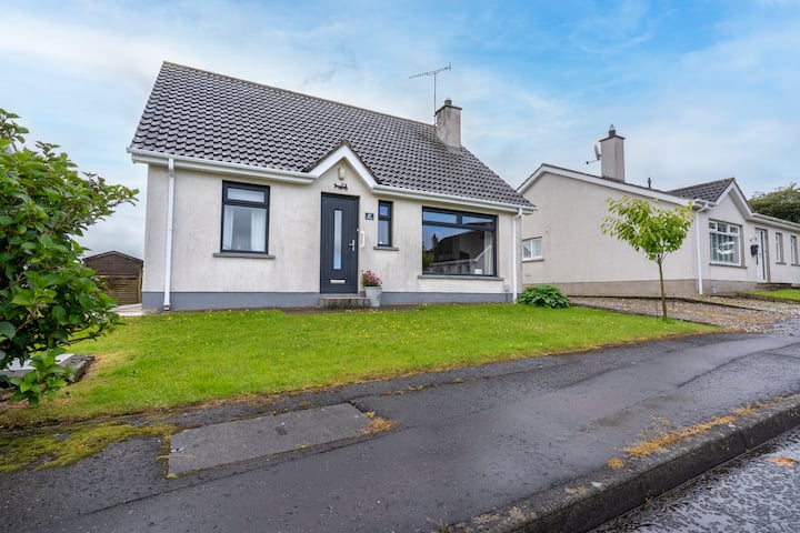 4-bed Portballintrae Home | Wi-fi, Garden, Parking - Portballintrae