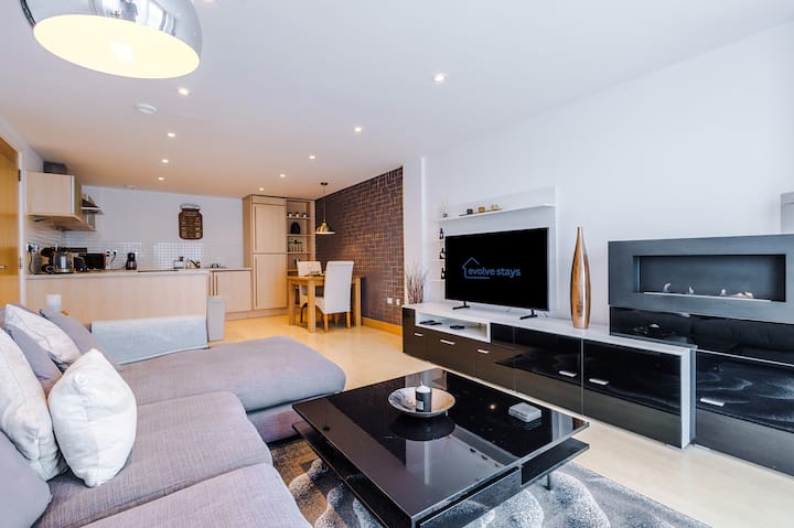 Central Leeds 2br/2ba • Wi-fi • Balcony • Sleeps 4 - Leeds