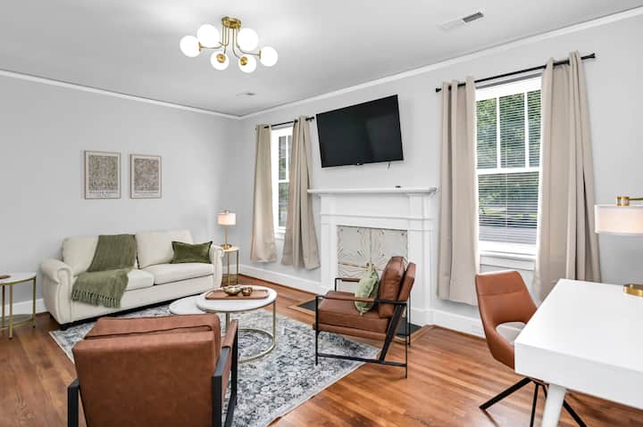 Dana's Corner | 1 King Bed | Close To Usc Stadium - Columbia, SC