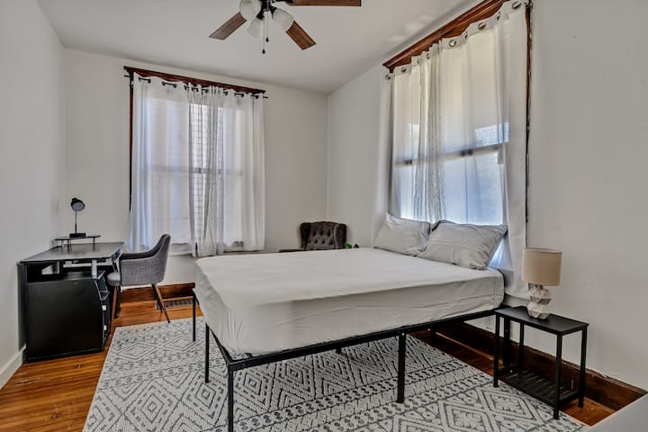 Private Room A-shared House - Evansville, IN