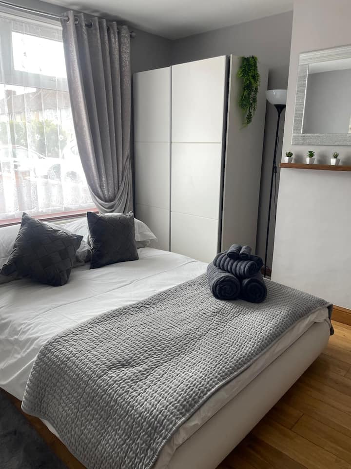 Two Rooms In Townhouse - Barking