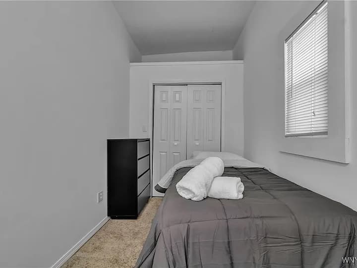 Home Near Niagara Falls 2 Bedroom Entire Home - Buffalo, NY