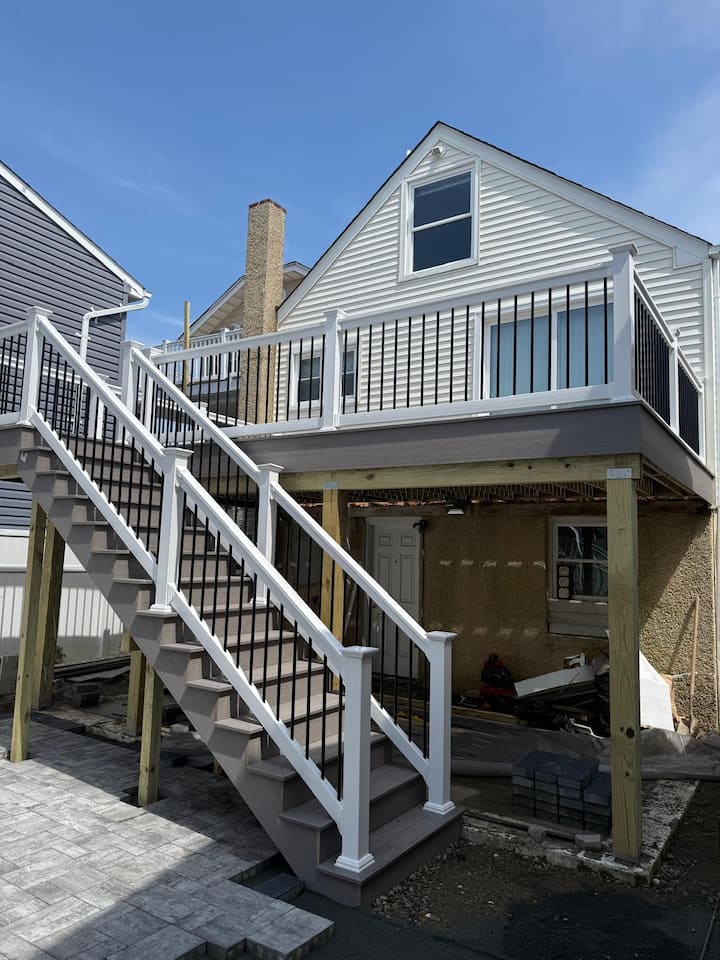 Stylish Seaside Escape W/ 2 Queen Beds + Parking - Seaside Heights, NJ