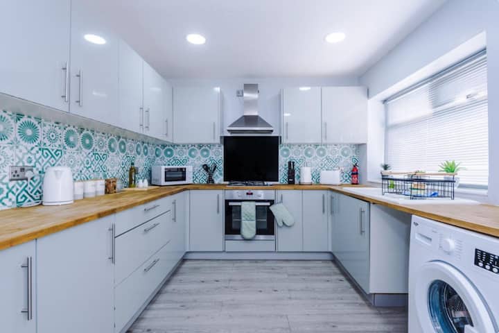 Stylish 3br-colourful- Sleeps 5 - オールダム
