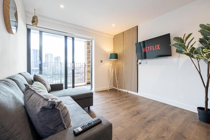 Manchester , Old Trafford ,Lakeside Apartment - Sale