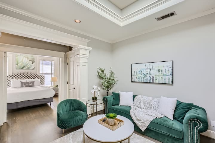 Lemmon 202: Modern 2br Retreat In North Dallas - Dallas, TX
