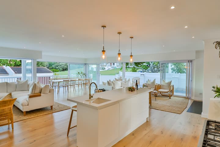 Stylish Seaview Serenity & Pool Close To The Beach - Hermanus