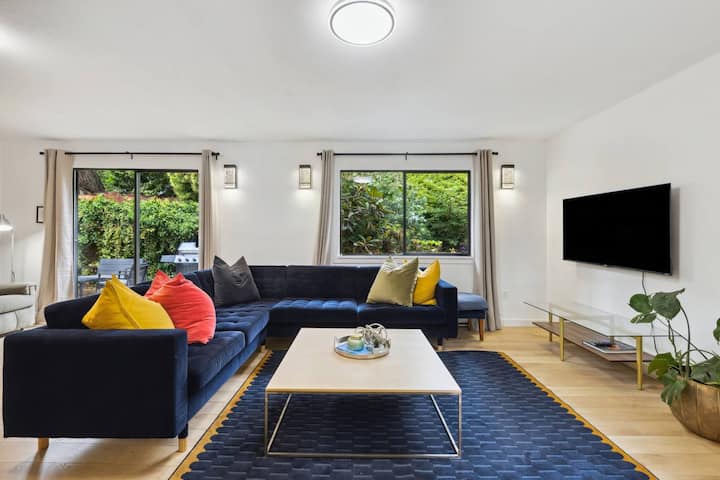 Charming Entire Family Home In North Vancouver - North Vancouver