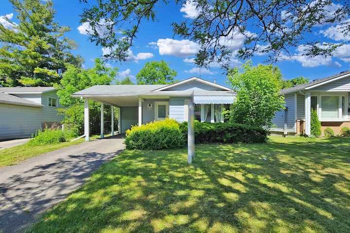 4-bedroom Single House Near Uw - Waterloo, ON, Canada