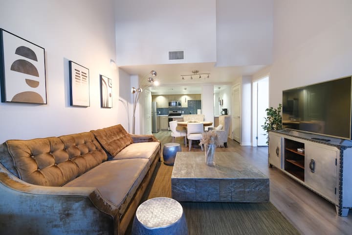 Stunning Private Entrance 2 Bedroom - Miracle Mile - Beverly Hills, CA